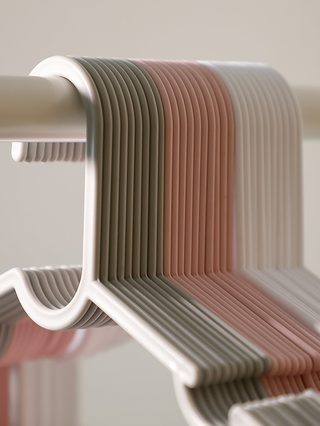 Simple Cloth Hanger 10 Counts (White) – Miniso Pakistan